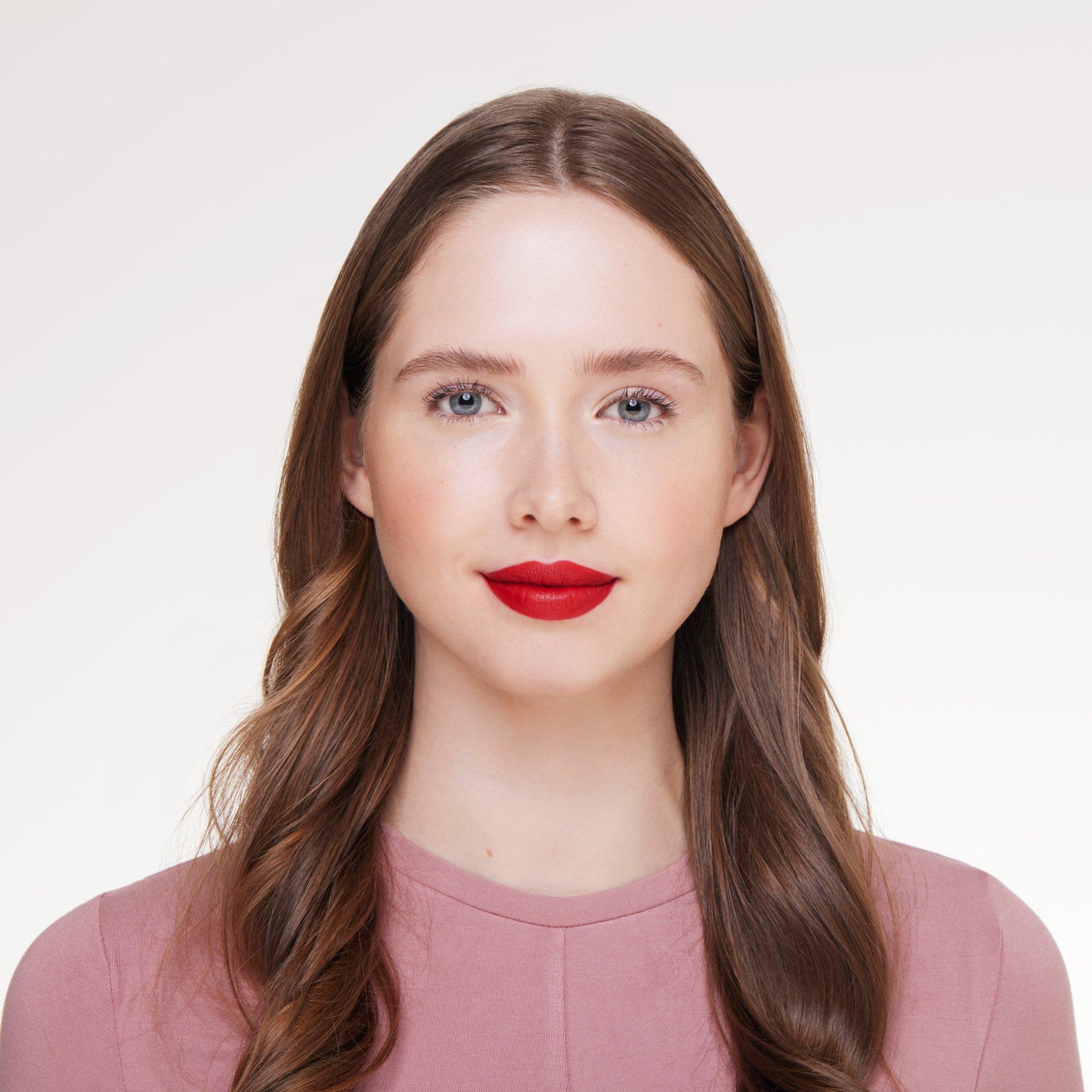 essence hydra MATTE lipstick Cherrific online entdecken