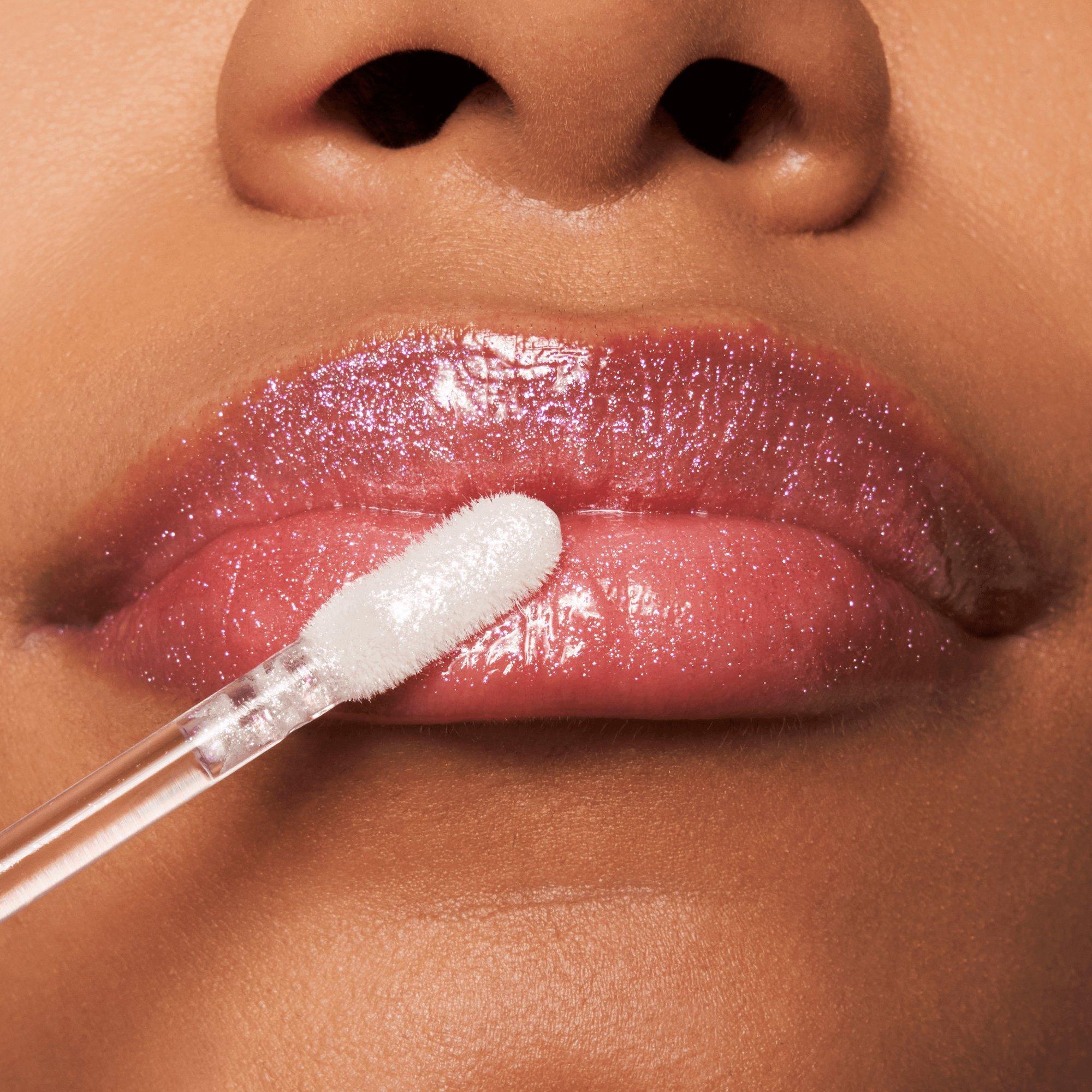 Comprar essence BRILLO LABIAL MULTIRREFLEJOS META GLOW Cyber Space online