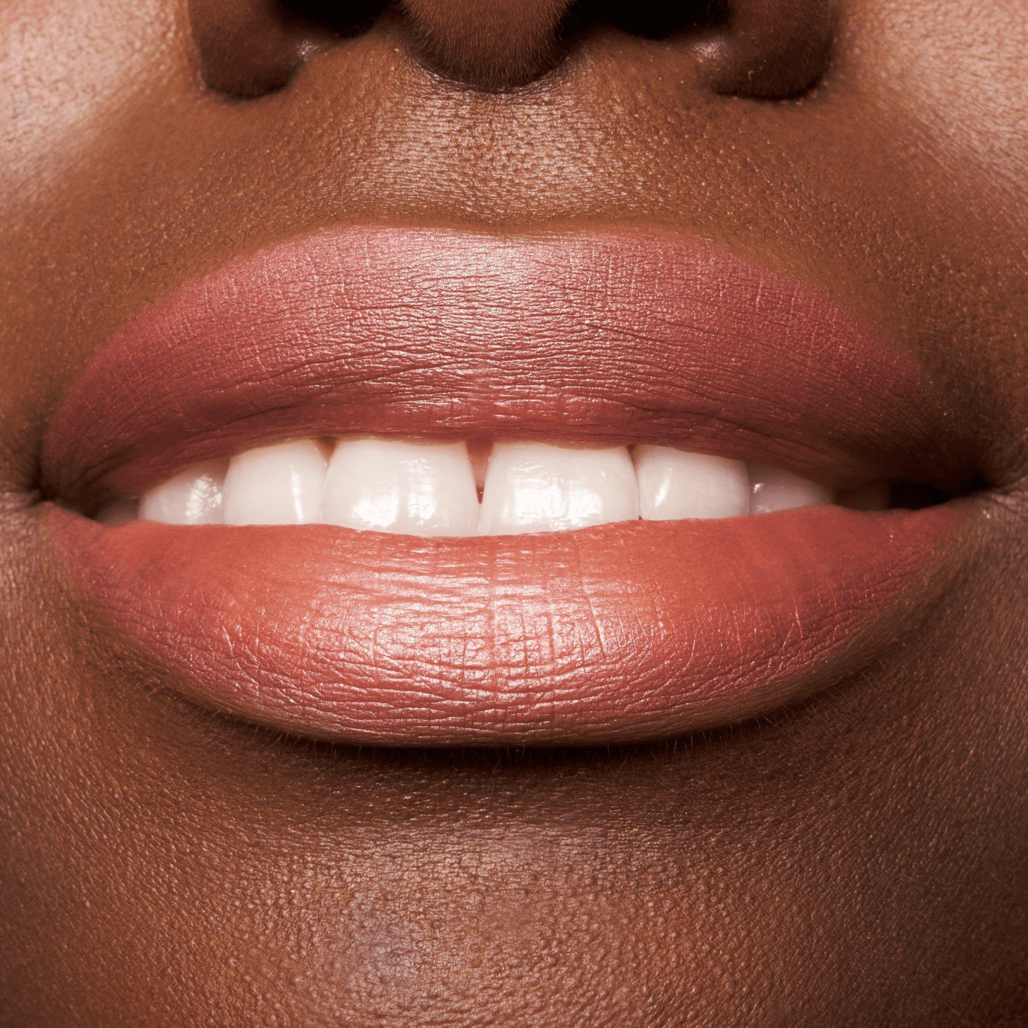 Buy essence soft & precise LIP PENCIL Delicate online