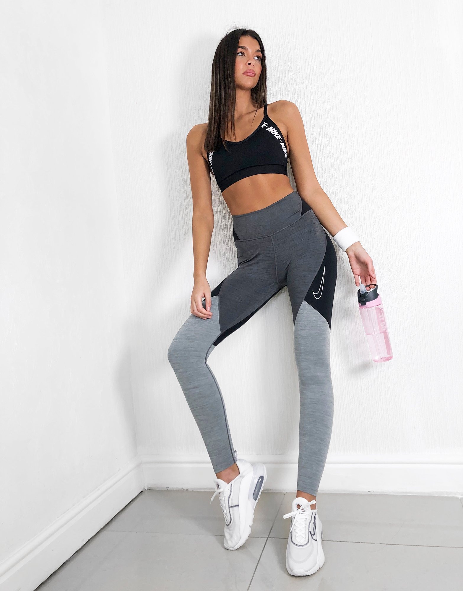 Acquista Nike Training Colour Block Leggings Donna In Grigio