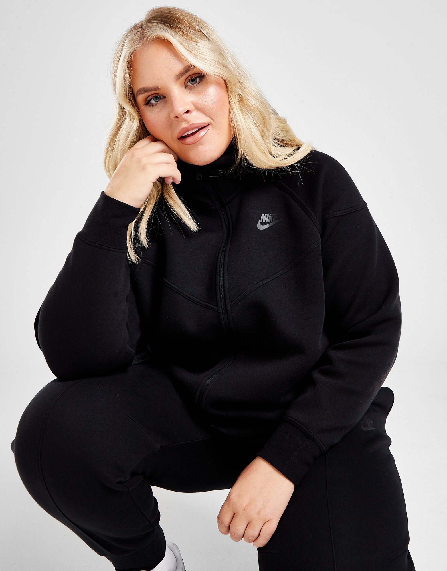 Nike Plus Size Tech Fleece Full Zip camisola com capuz em Preto | JD Sports
