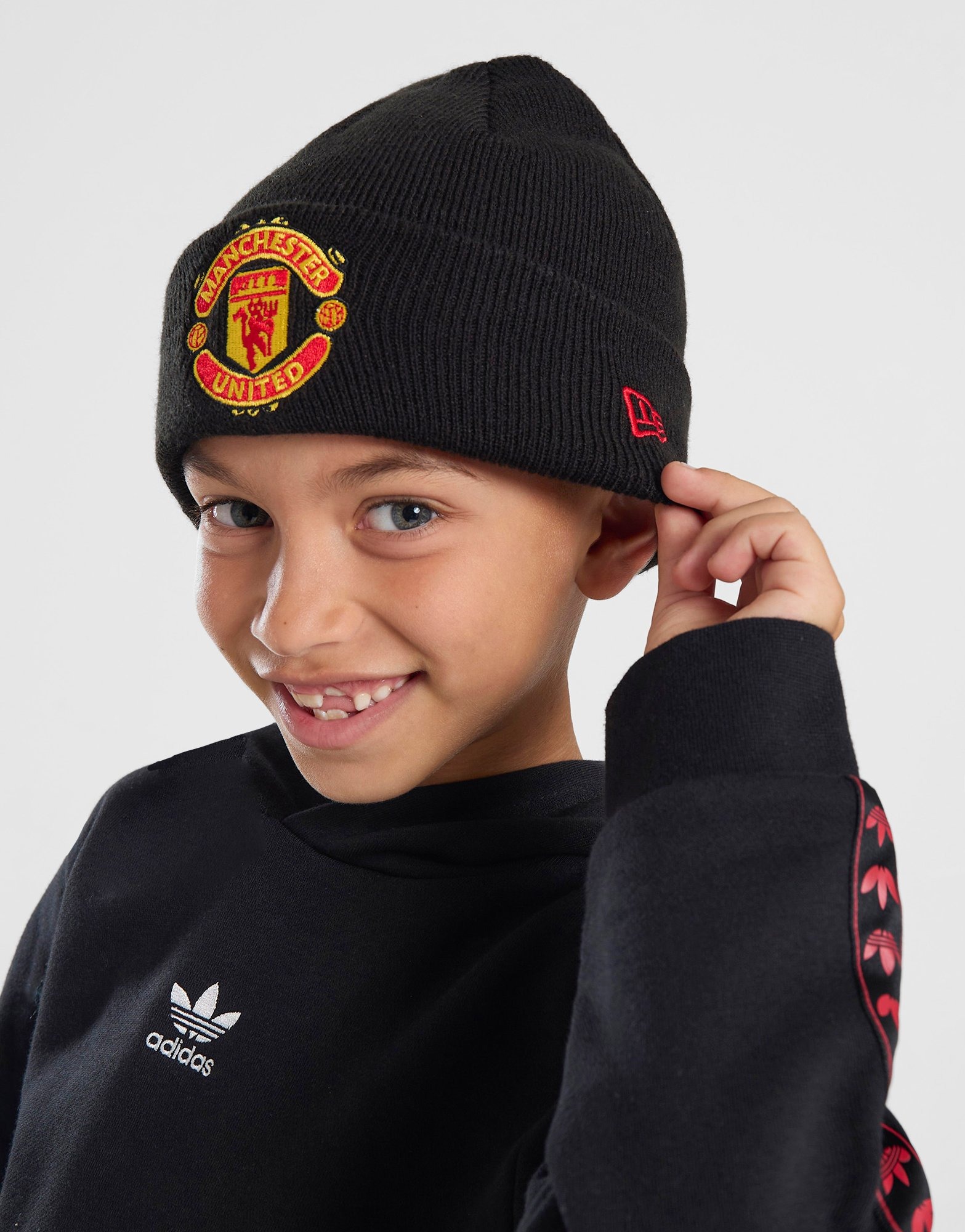 Black New Era Manchester United Pom Beanie Junior - JD Sports Global