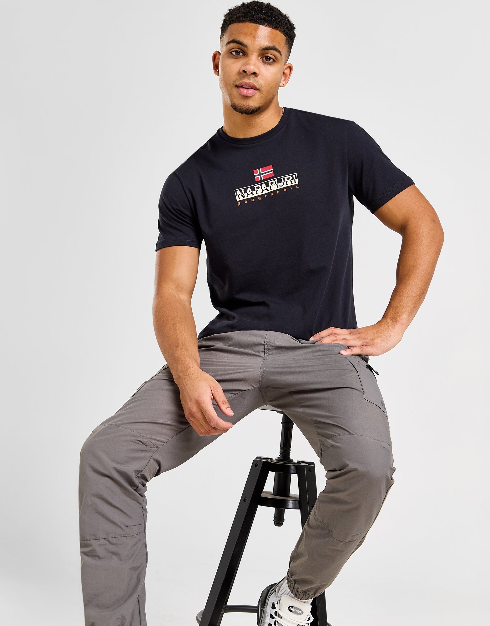 Napapijri T-Shirt con Logo Sory Stack in Nero | JD Sports