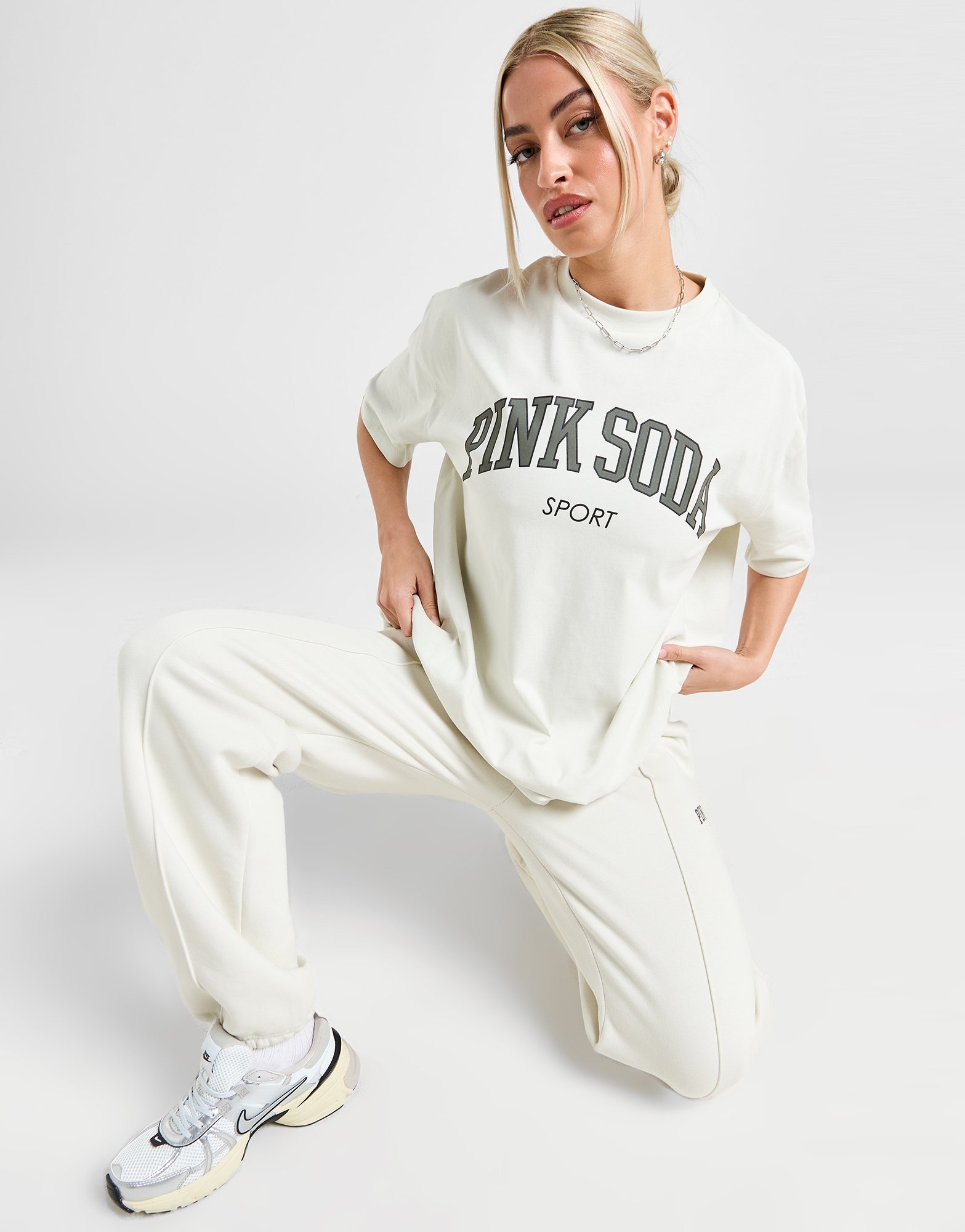 Pink Soda Sport T-Shirt Liberty Boyfriend in Bianco | JD Sports