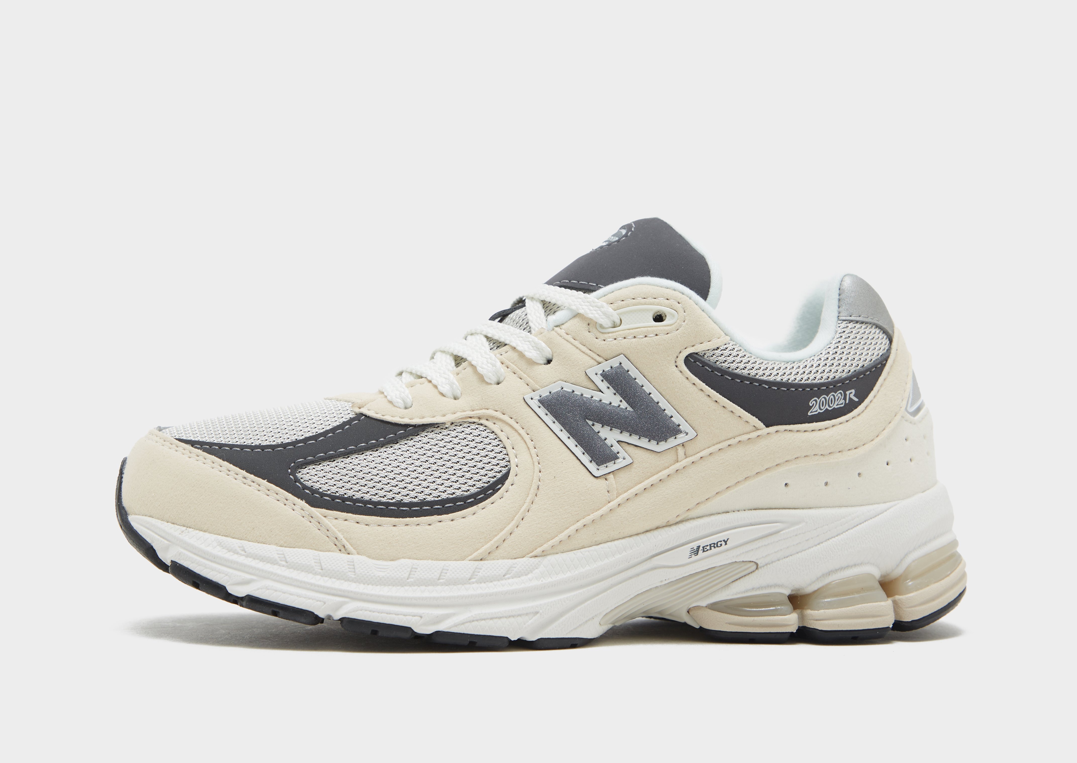 New Balance 2002R Junior in Marrone | JD Sports