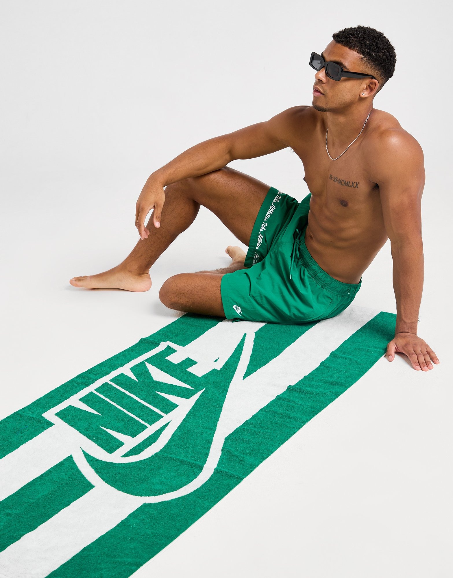 Nike Pool Towel in Verde | JD Sports