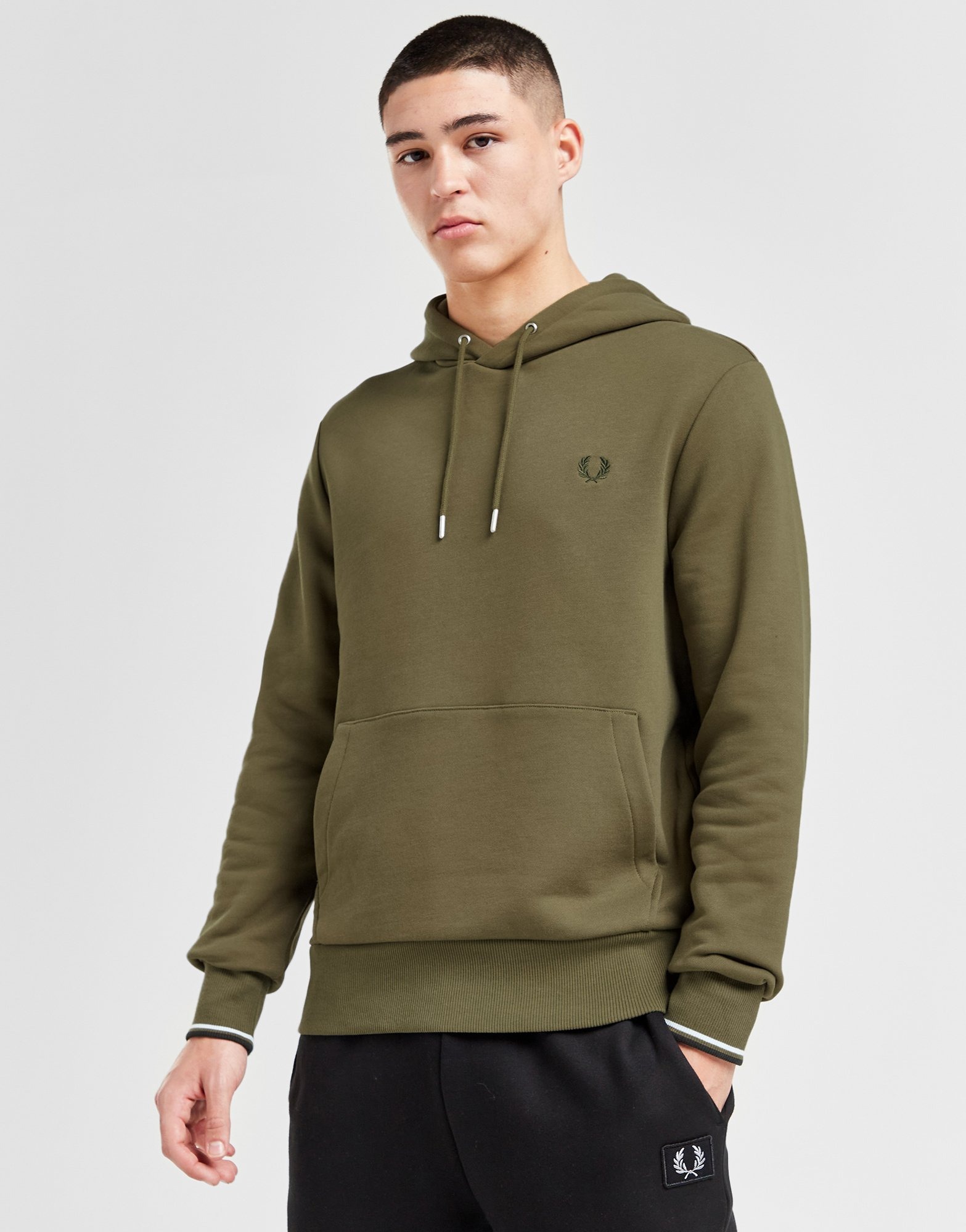 Fred Perry Overhead Tipped Hoodie in Verde | JD Sports