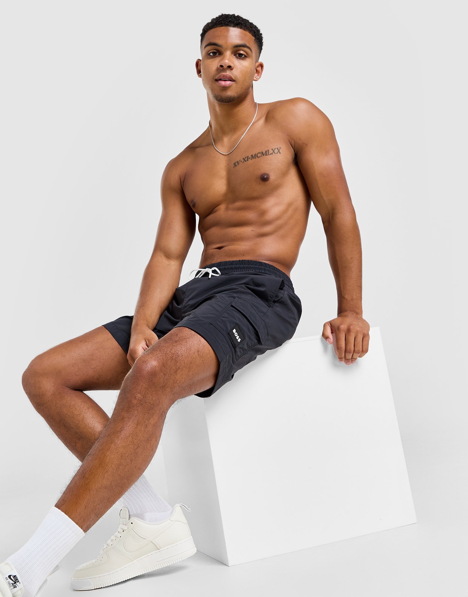 Zwart BOSS Badge Cargo Swim Shorts - JD Sports Nederland