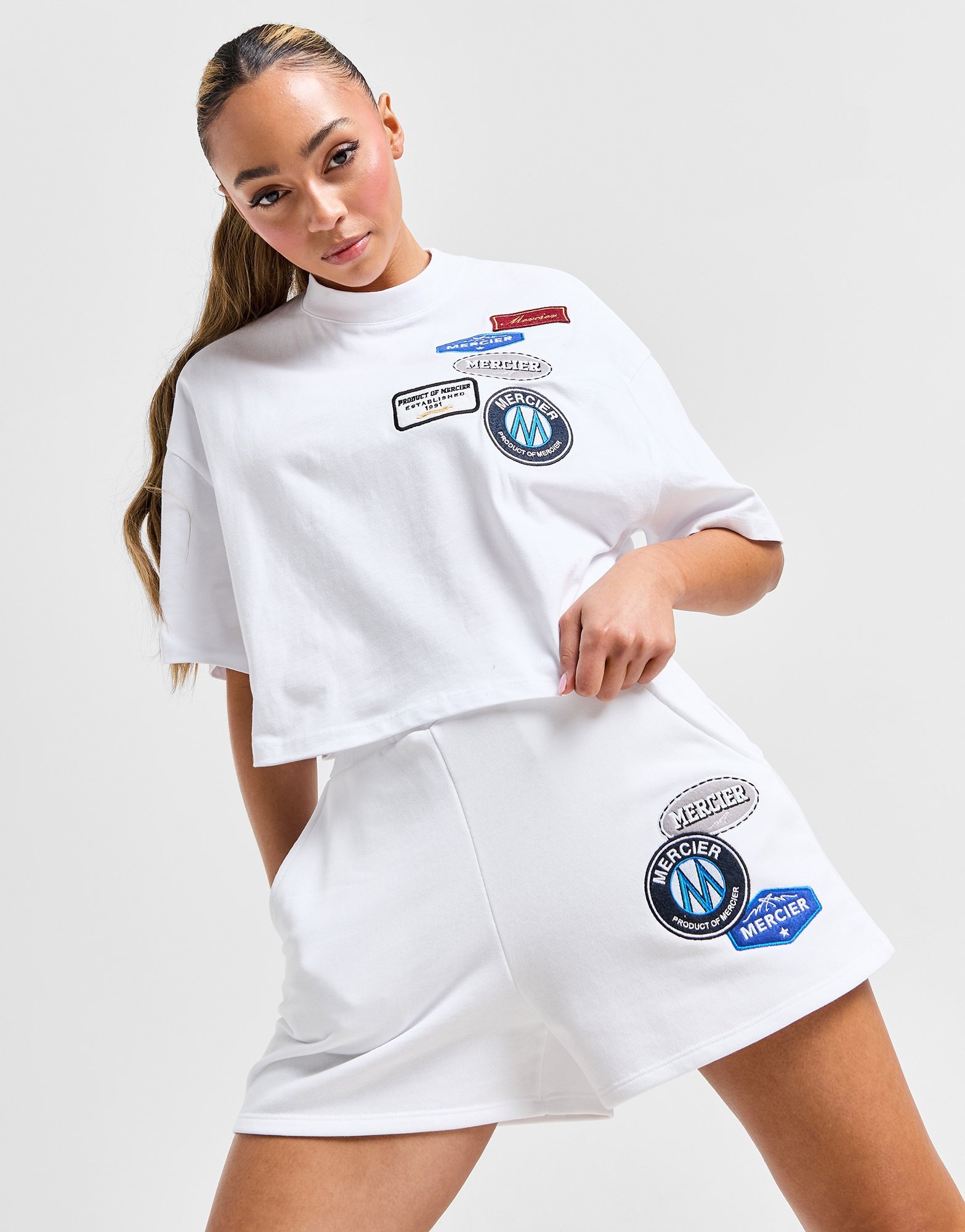 MERCIER Crop T-Shirt Badge em Branco | JD Sports