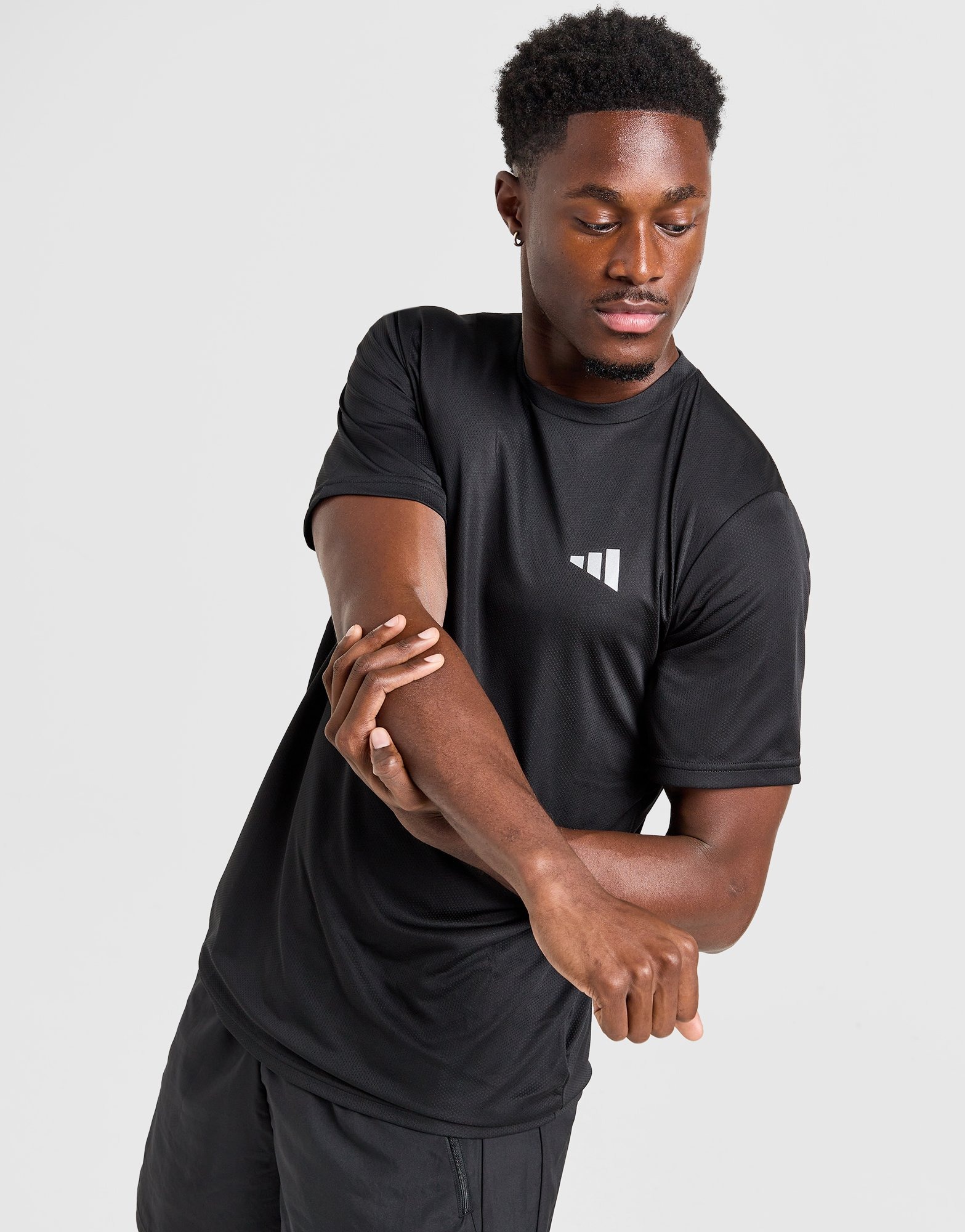 adidas T-Shirt Training Essential em Preto | JD Sports