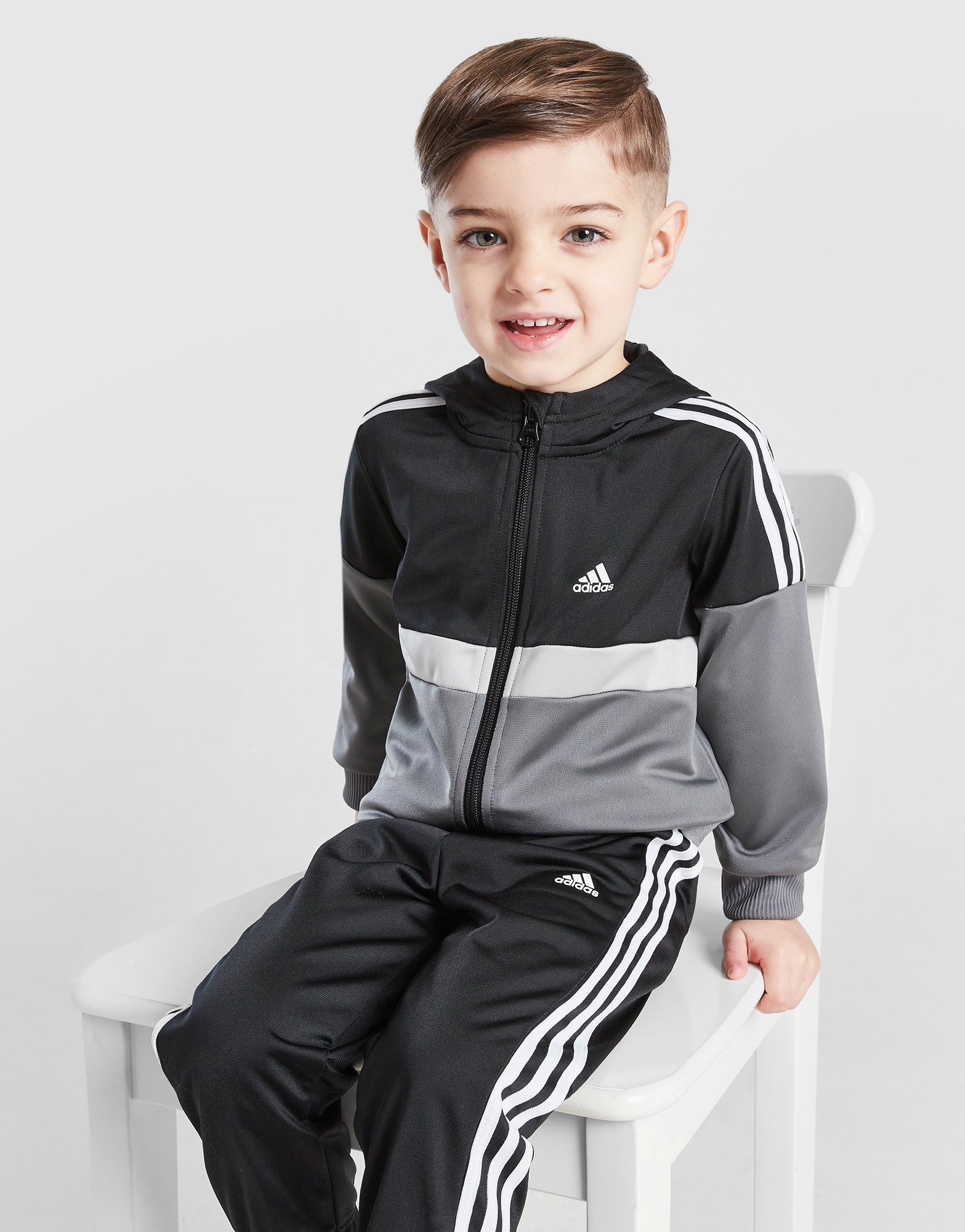 adidas Tuta Completa Badge of Sport Poly Full Zip da Neonato in Nero ...