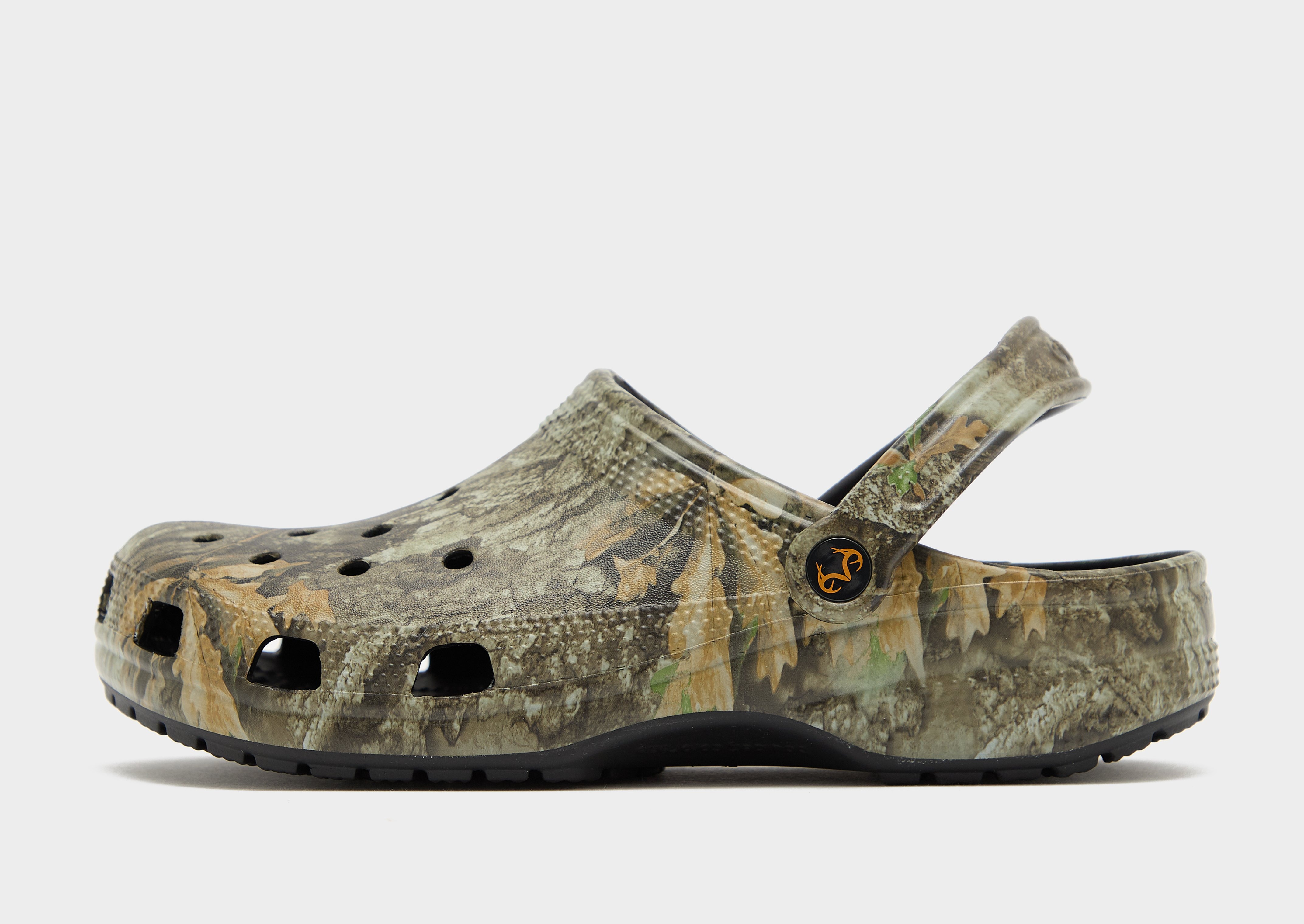 Khaki Crocs x Realtree APX Classic Clogs - JD Sports Sverige