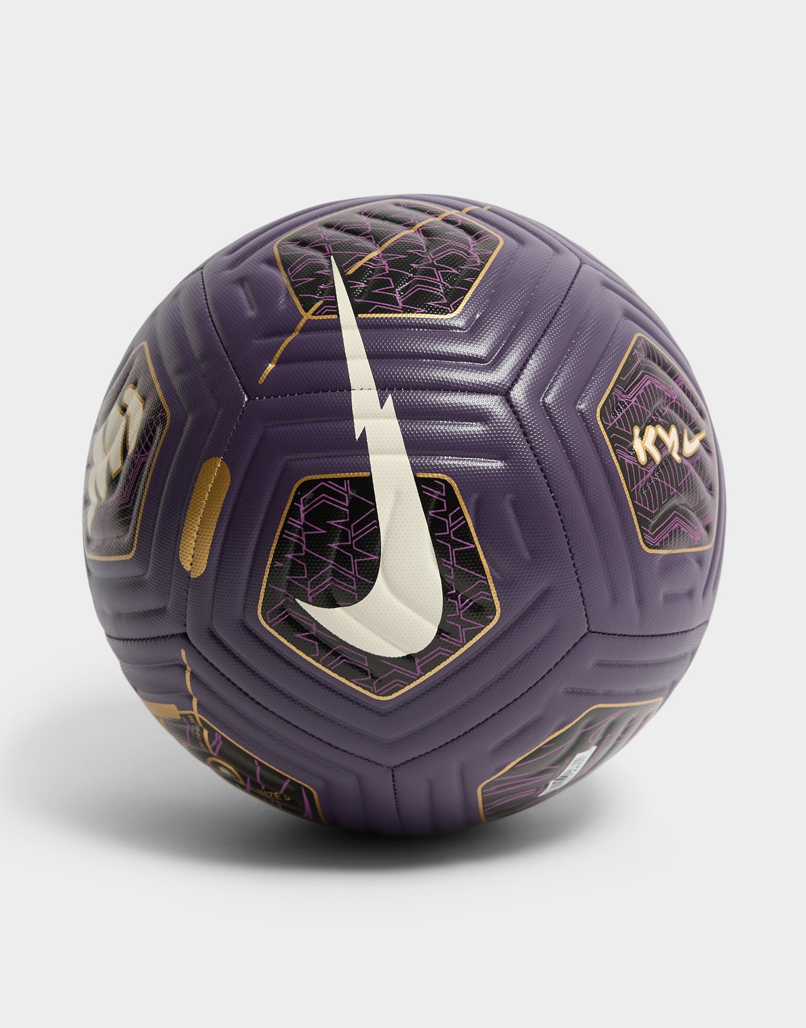 PURPLE Nike Kylian Mbappe Academy Football - JD Sports Sverige