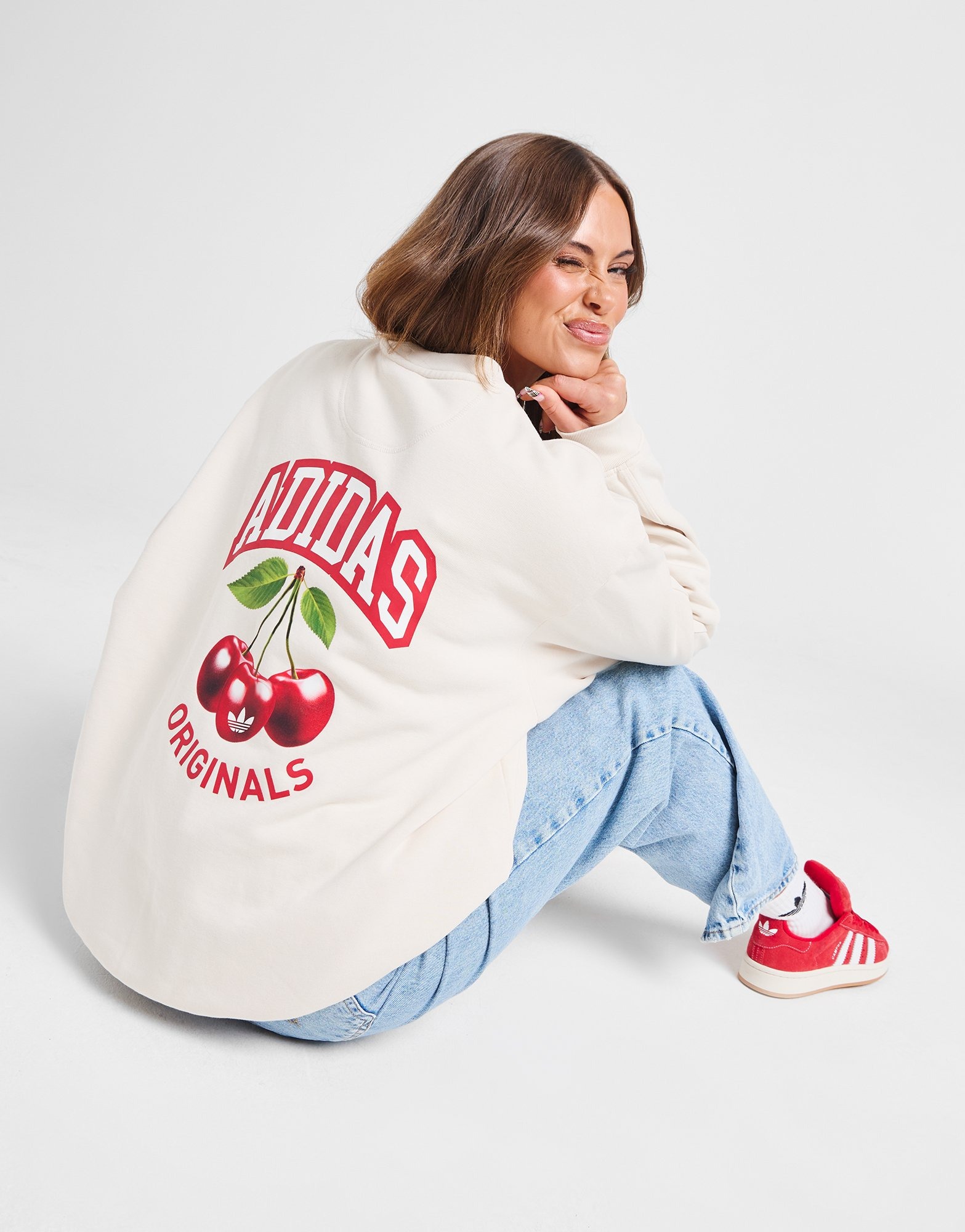 White adidas Crw Os Cherry Gfx Wwht/red$ - JD Sports NZ