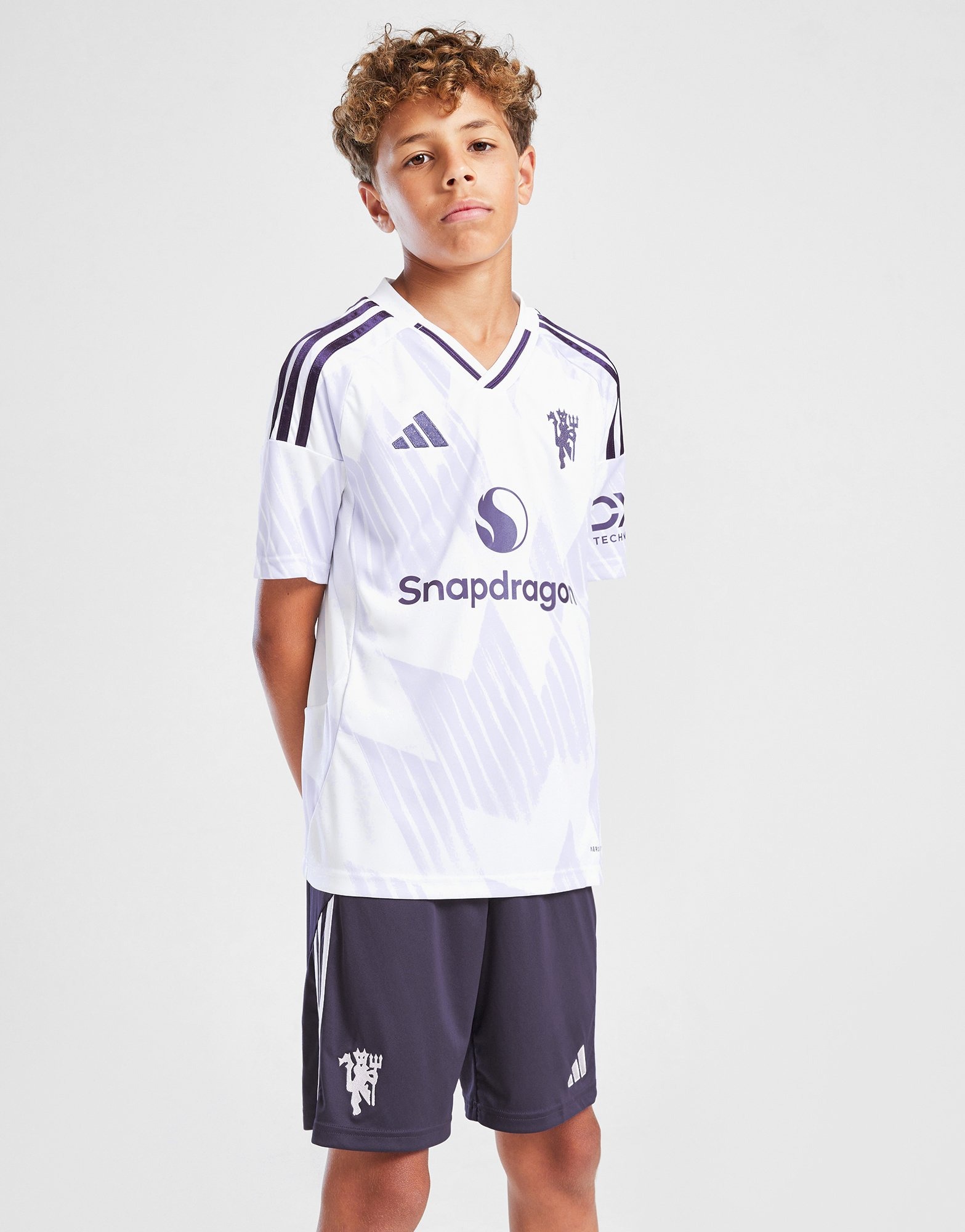 adidas Manchester United FC 2025/26 Away Shorts Junior Lila - JD Sports ...