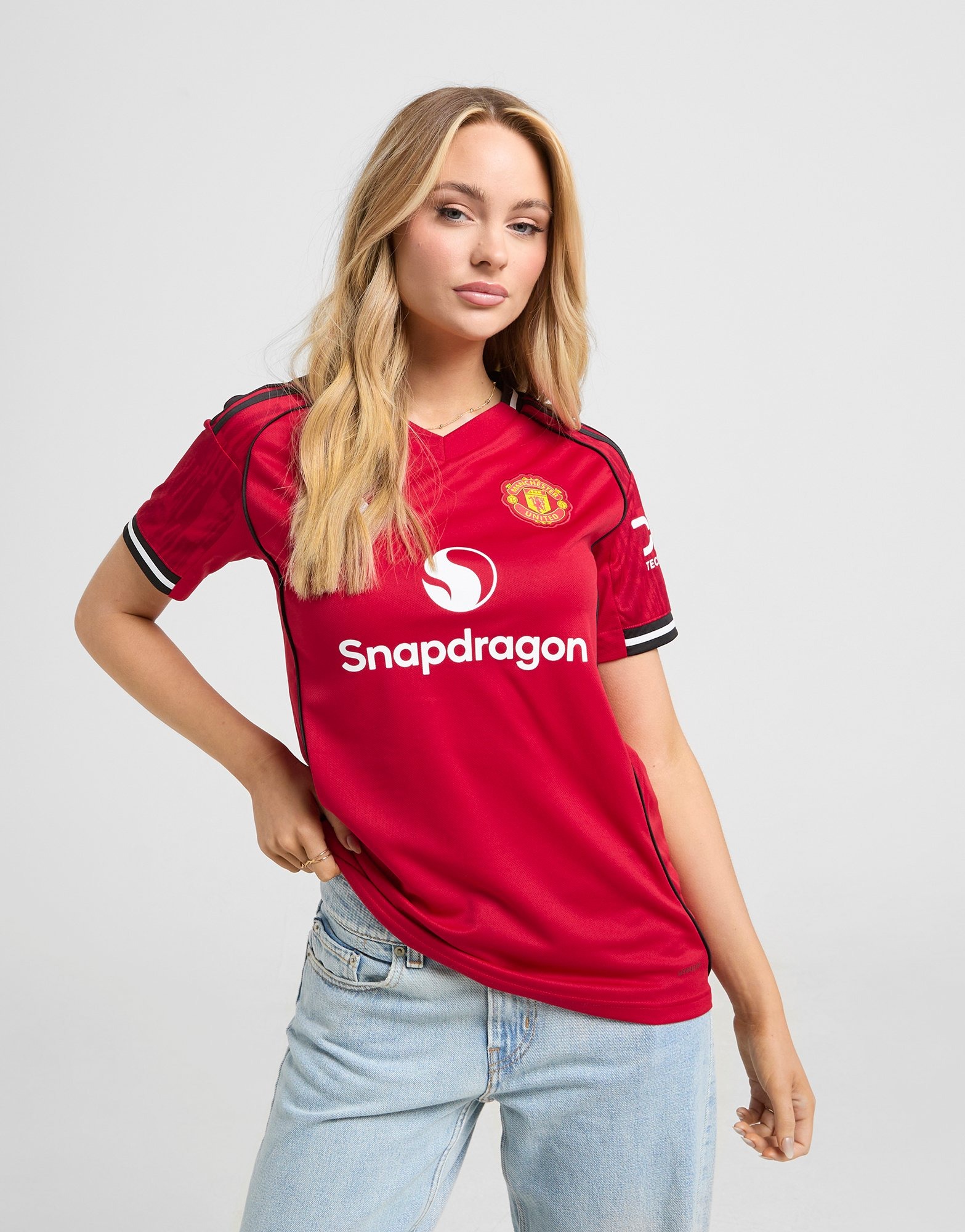 Punainen adidas Manchester United FC 2025/26 Home Shirt Women's - JD ...