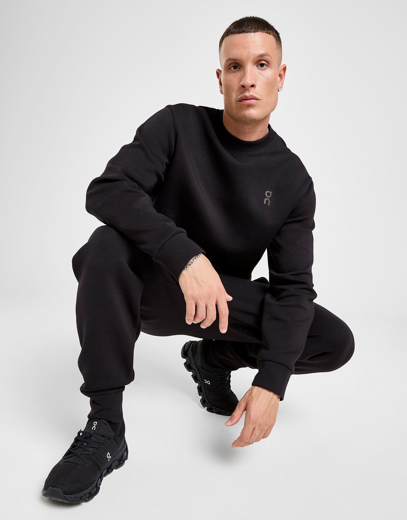 On Running Tech Crew Sweatshirt Schwarz - JD Sports Deutschland
