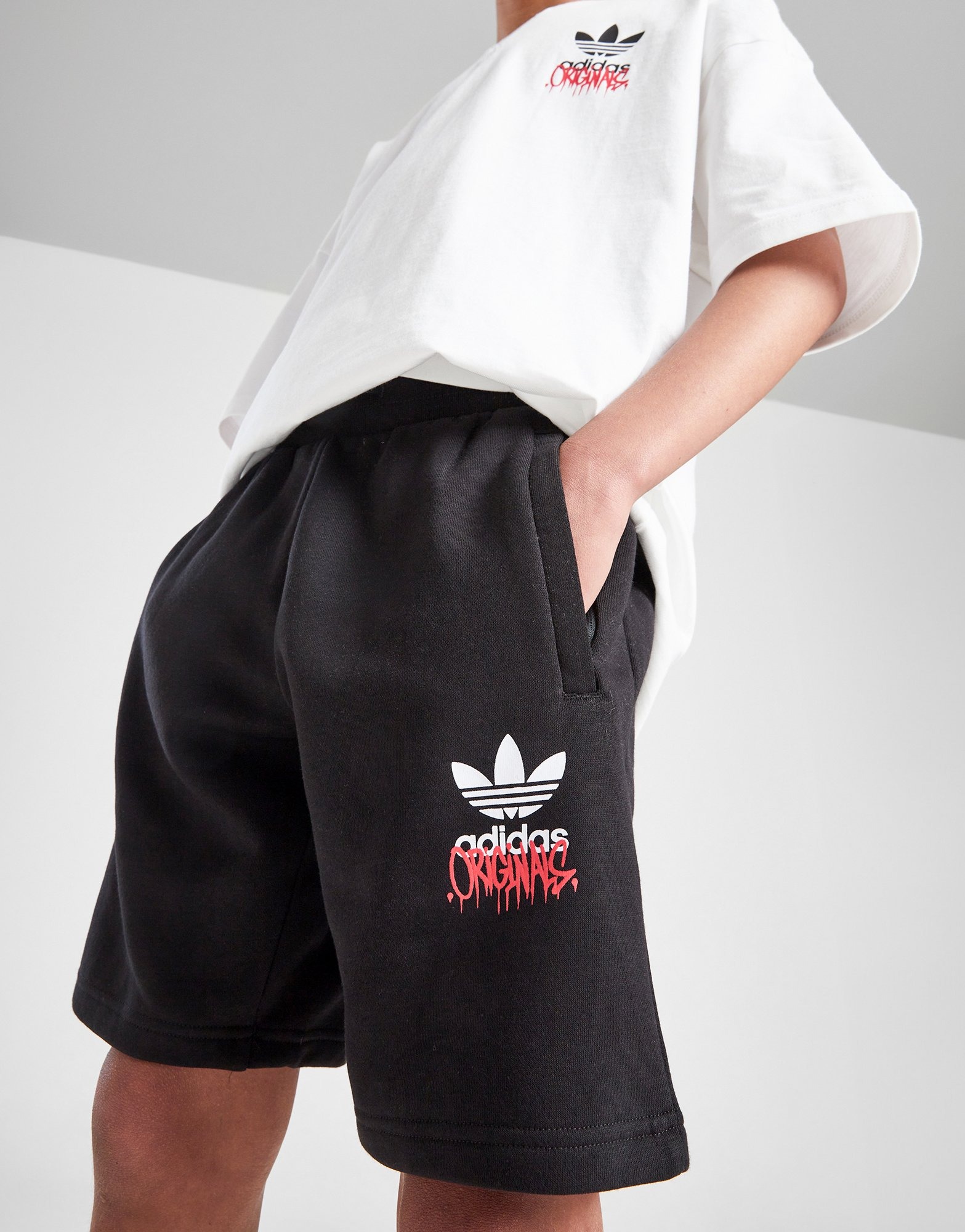 adidas Originals Graffiti Trefoil Shorts Junior Schwarz - JD Sports ...