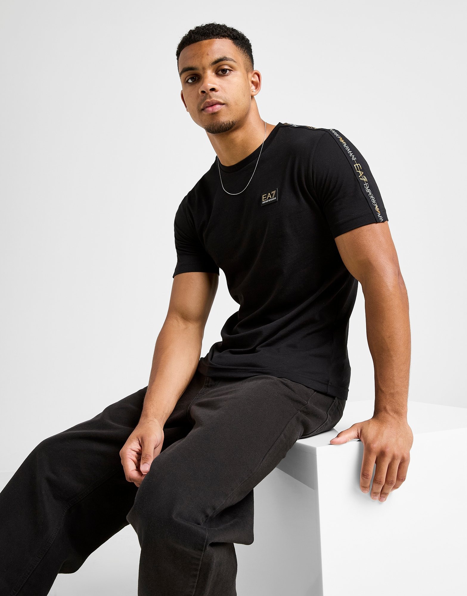 Musta EA7 Emporio Armani Tape Badge T-Shirt - JD Sports Suomi