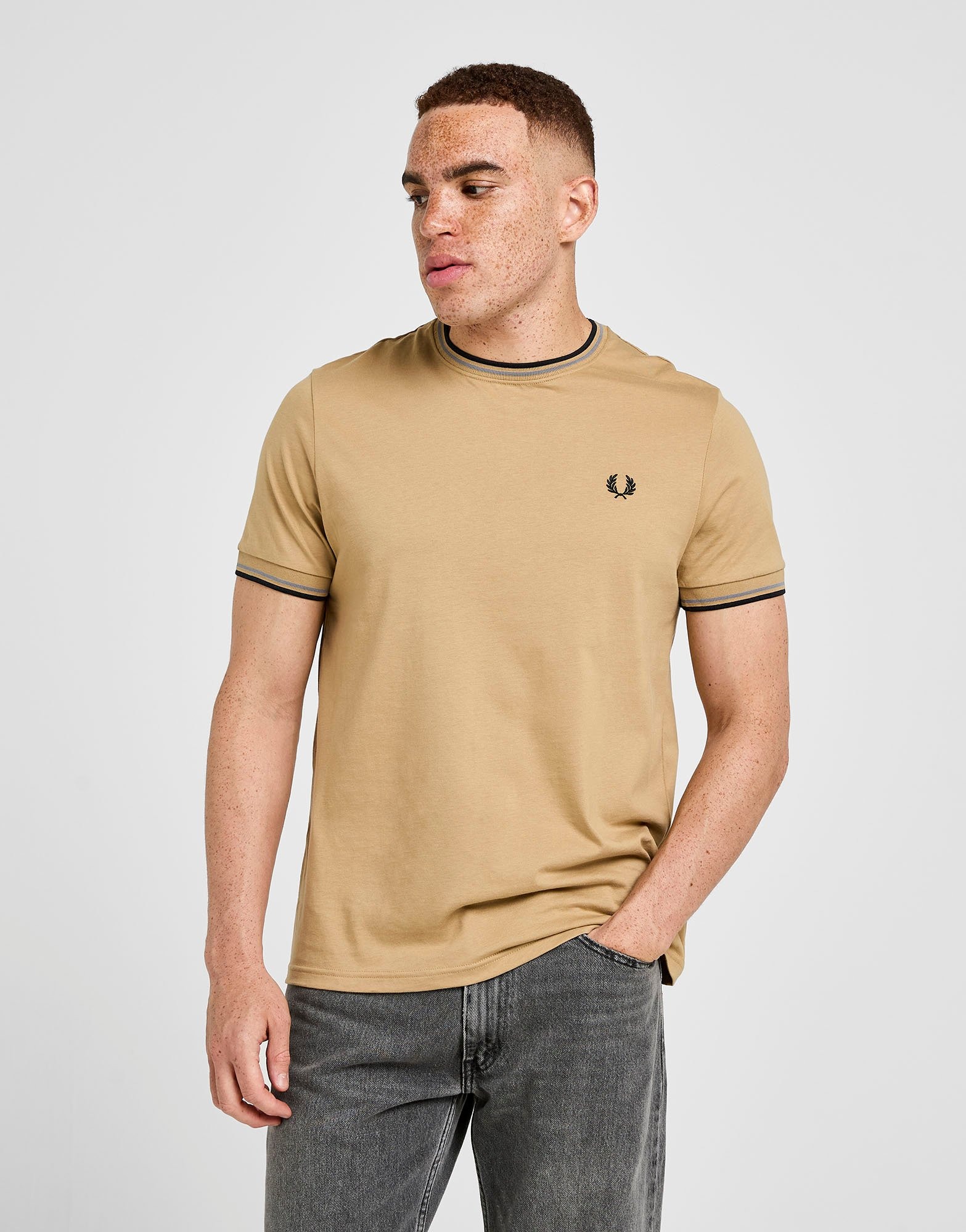 Fred Perry Maglia Twin Tipped Ringer in Marrone - JD Sports Italia