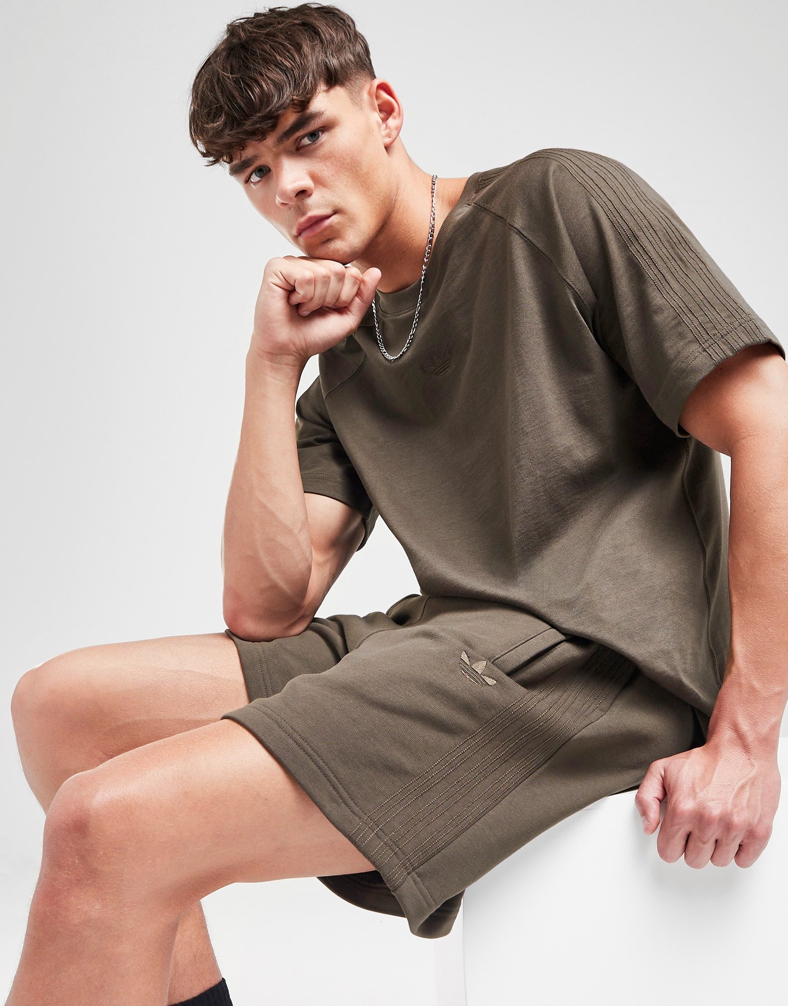 adidas Premium Essentials Shorts Grün - JD Sports Deutschland