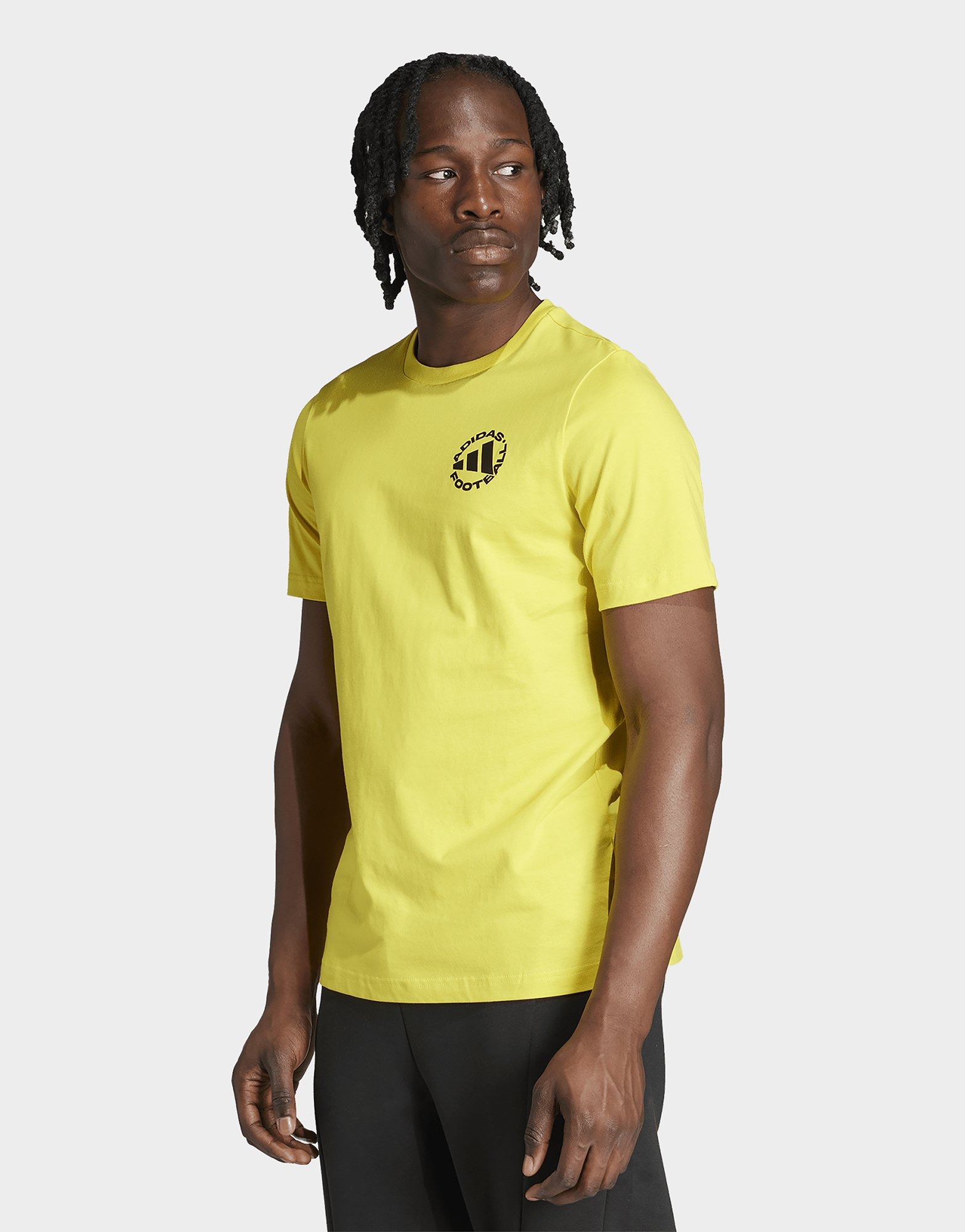 adidas Camiseta Football Sticker Graphic en Amarillo - JD Sports España