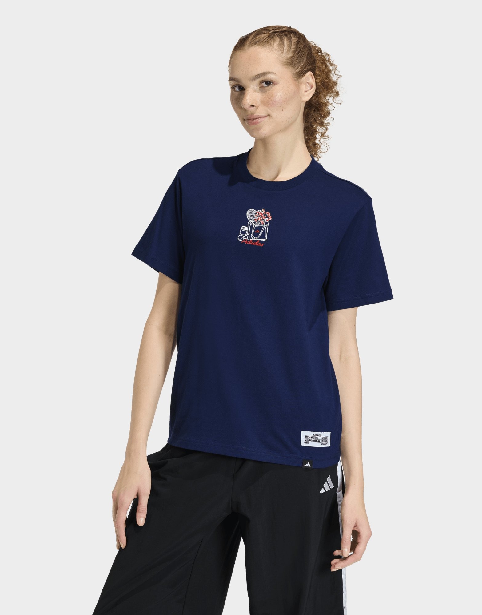 adidas MINI EMBROIDERY GRAPHIC T-SHIRT Blau - JD Sports Deutschland