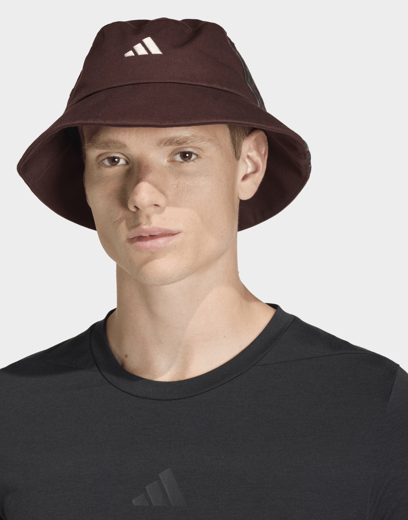 adidas Bob GRAPHIQUE SPORTSWEAR CLASSIC Marron- JD Sports France