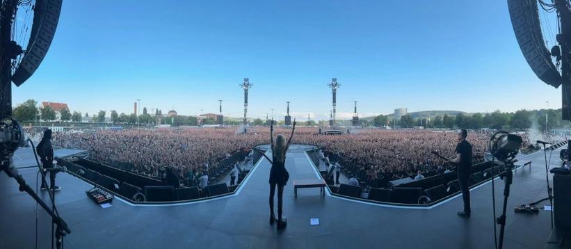 Tour Diary Inside The Pretty Reckless Trek With Acdc When Taylor