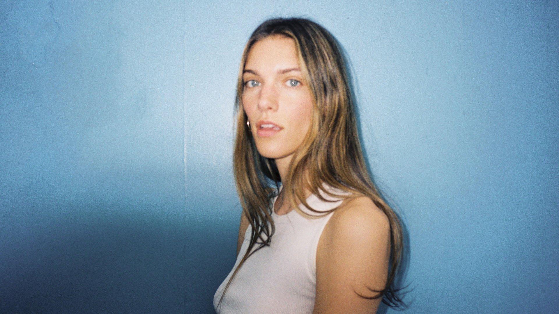 It Goes To 11: Meet Charlotte Cardin's Trusty Wurlitzer That Has ...