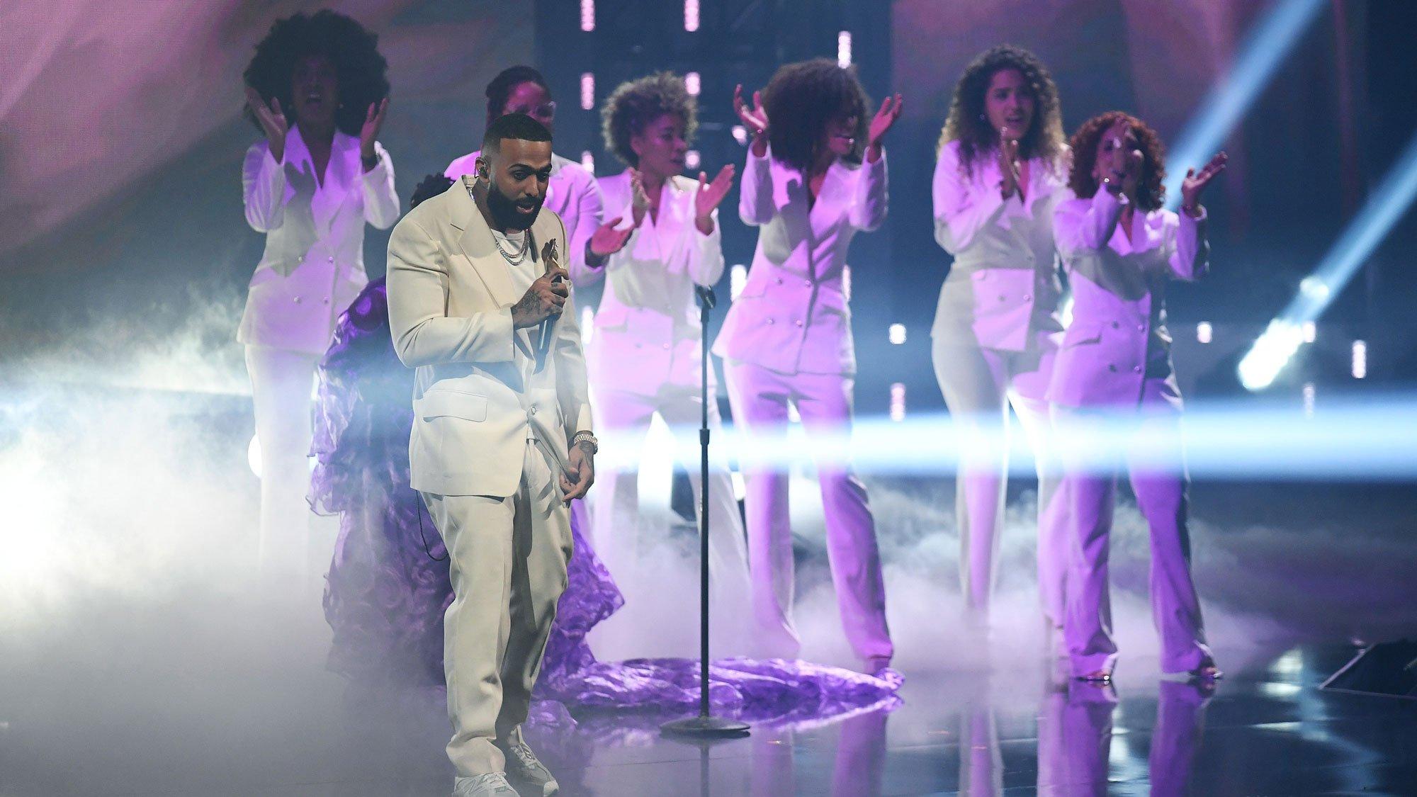 Watch Eladio Carrión, Quevedo & Myke Towers Perform At The 2024 Latin ...