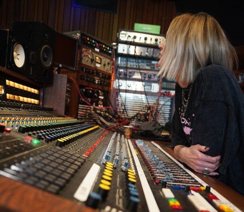 7 Organizations Supporting Women In Audio Production & Engineering ...