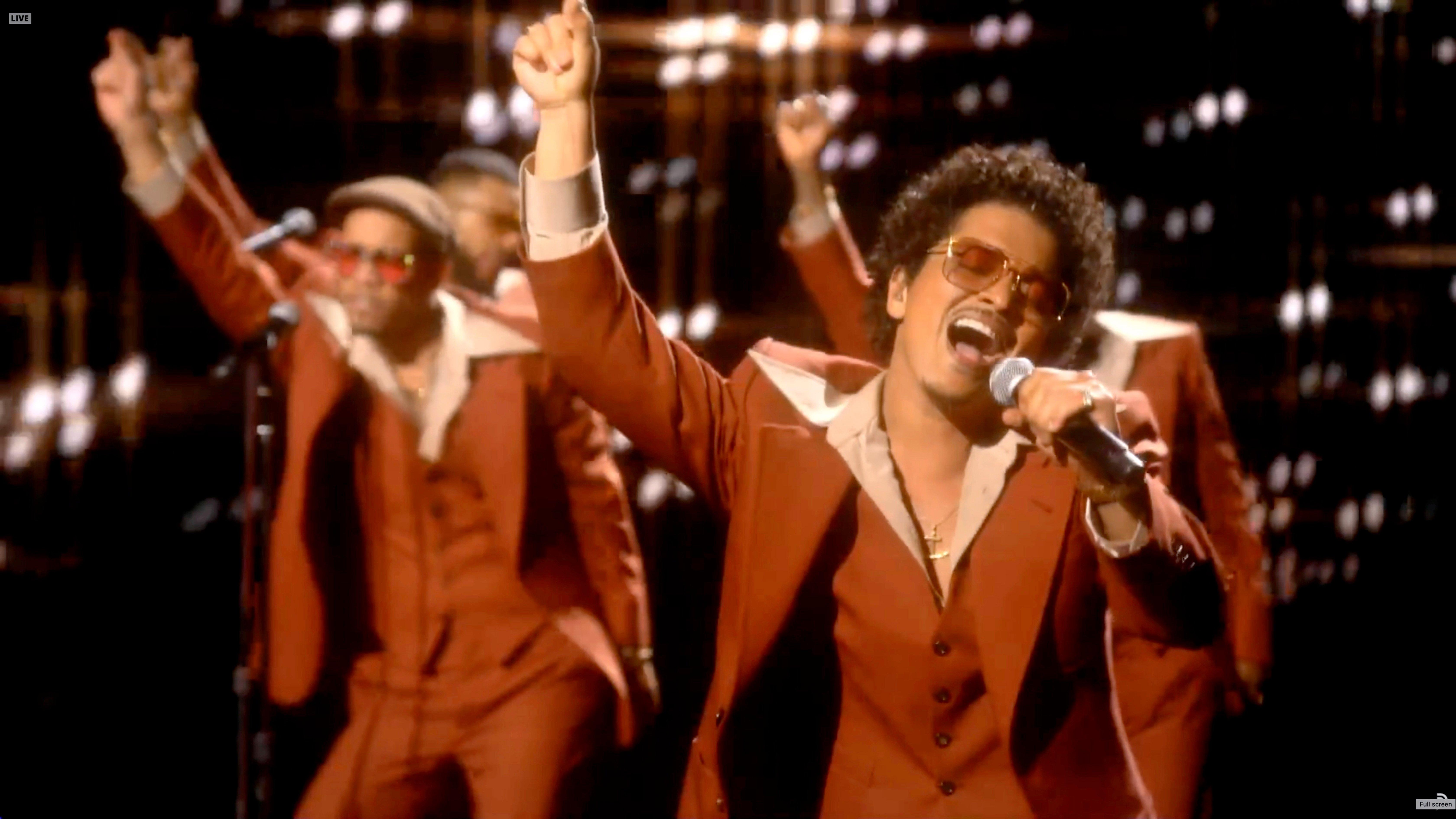 7 Things To Know About Silk Sonic's Dazzling, Nostalgic Las Vegas ...