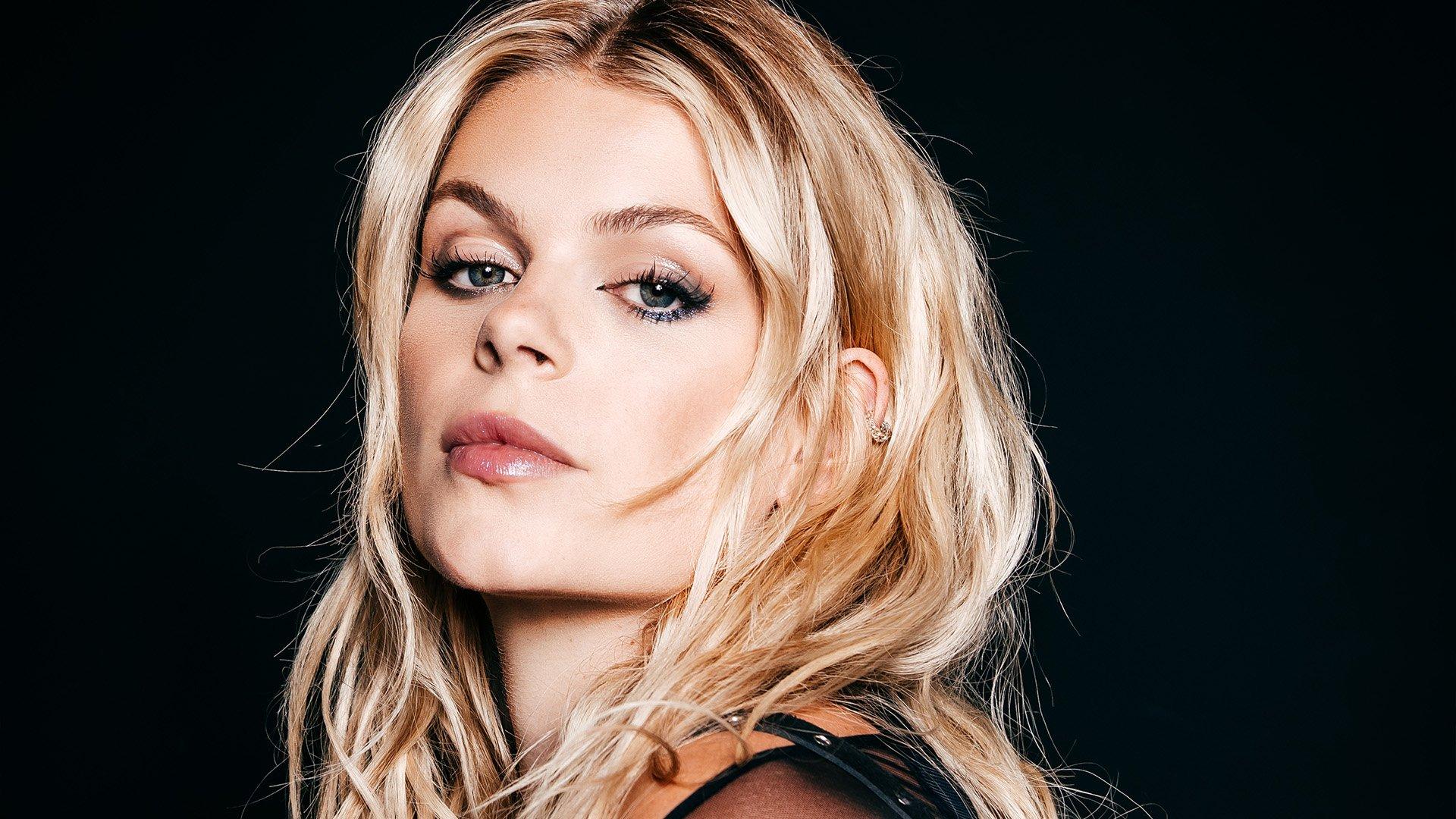 Herbal Tea & White Sofas: How A Bottle Of Wine Became A Regular ...