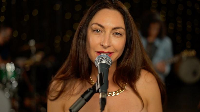 Press Play: Tara Macri Delivers A Glittering Performance Of Her Dreamer ...