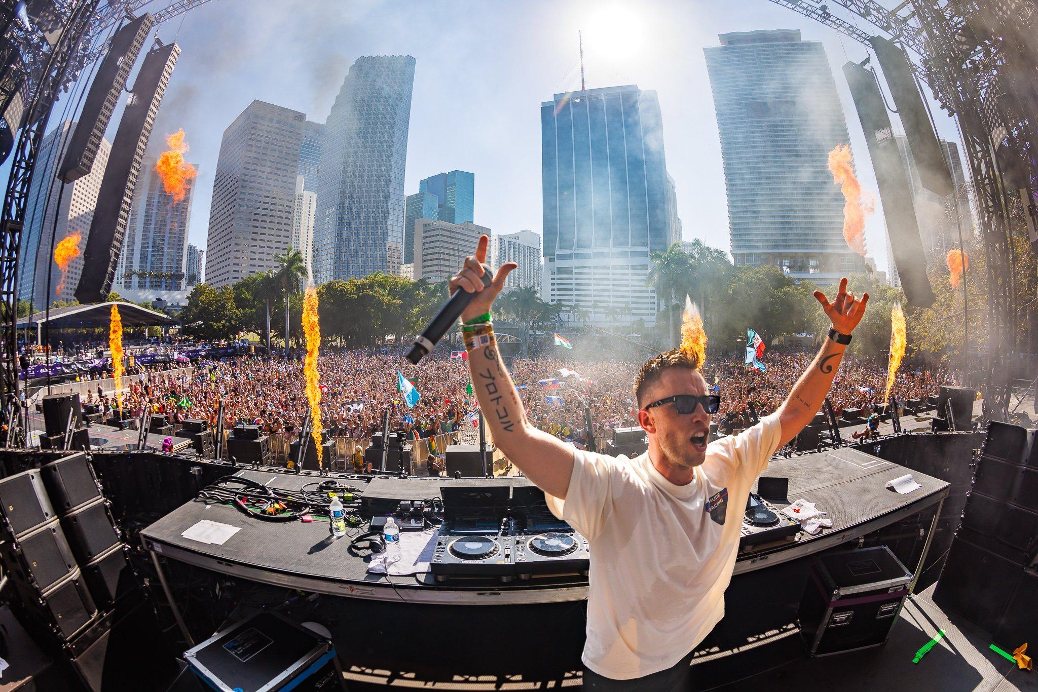 Watch Backstage Interviews At Ultra Music Festival 2023: Carl Cox ...