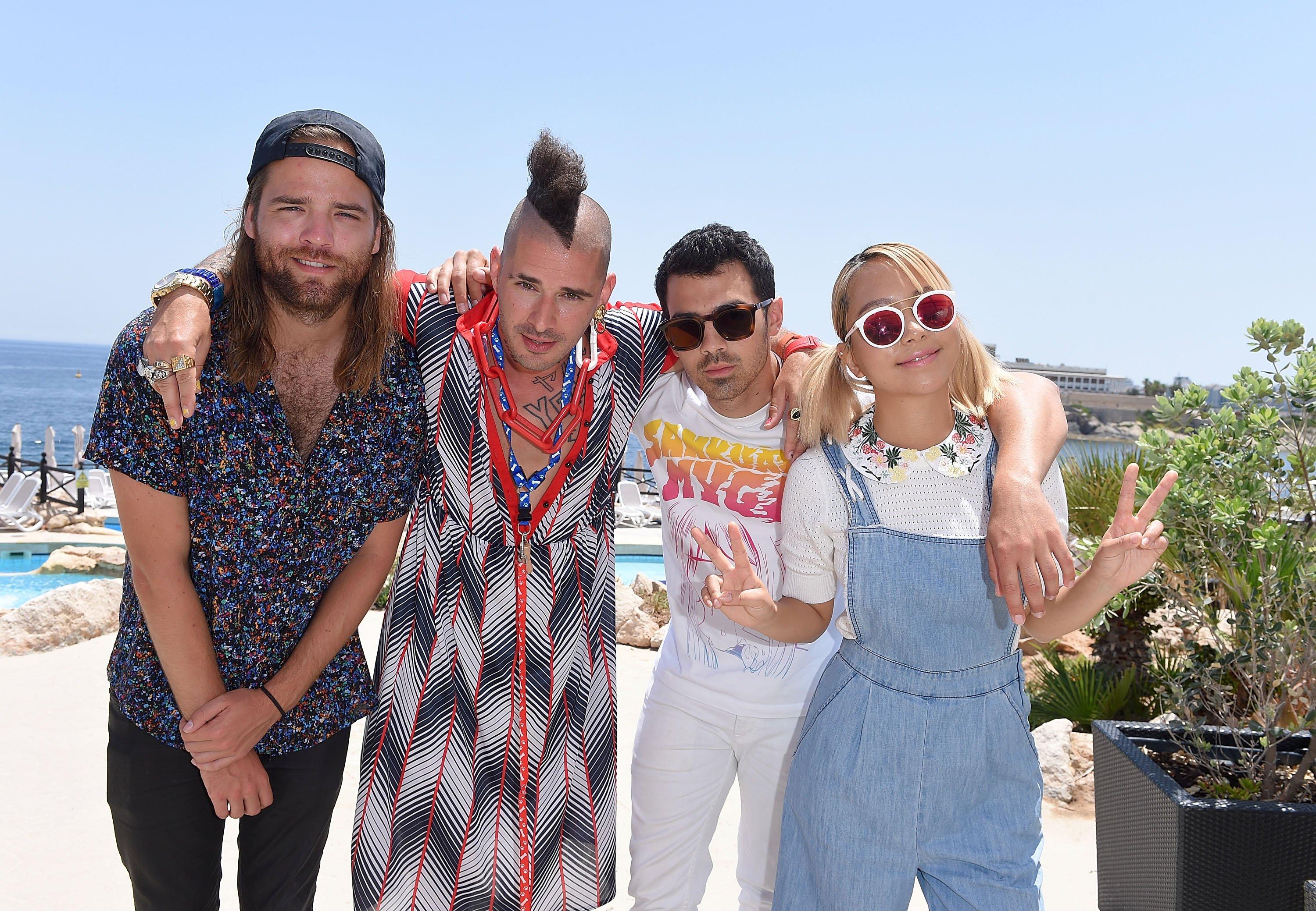 DNCE, Rod Stewart Team For MTV VMAs Performance | GRAMMY.com