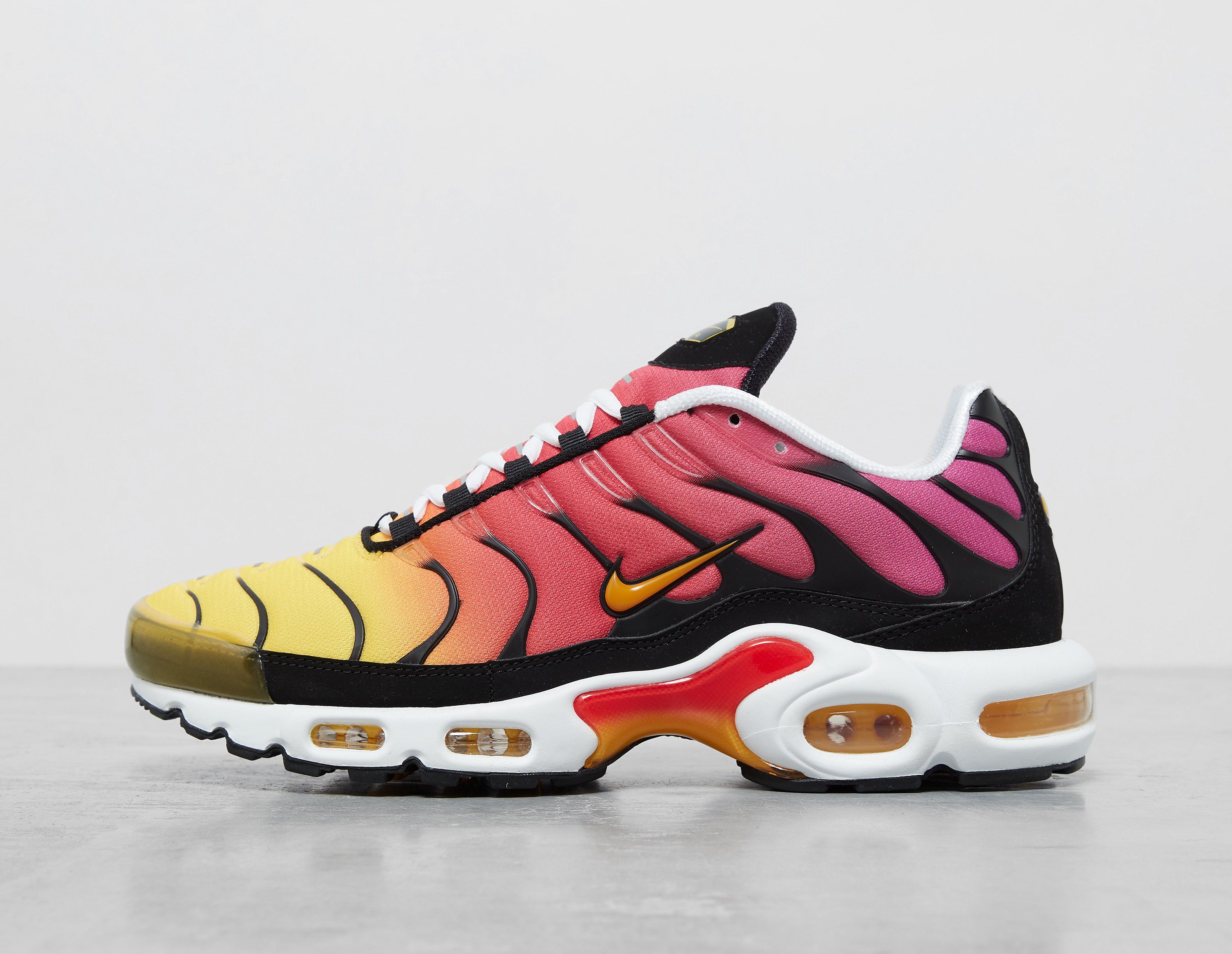 Nike Air Max Plus - Pink, Pink | The Hoxton Trend